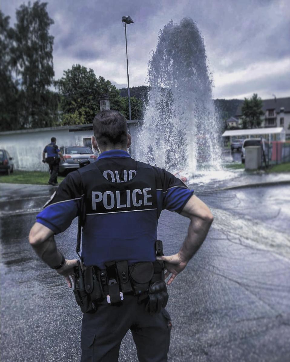 Couvet inondation provoquée par la rupture d'une borne hydrante.